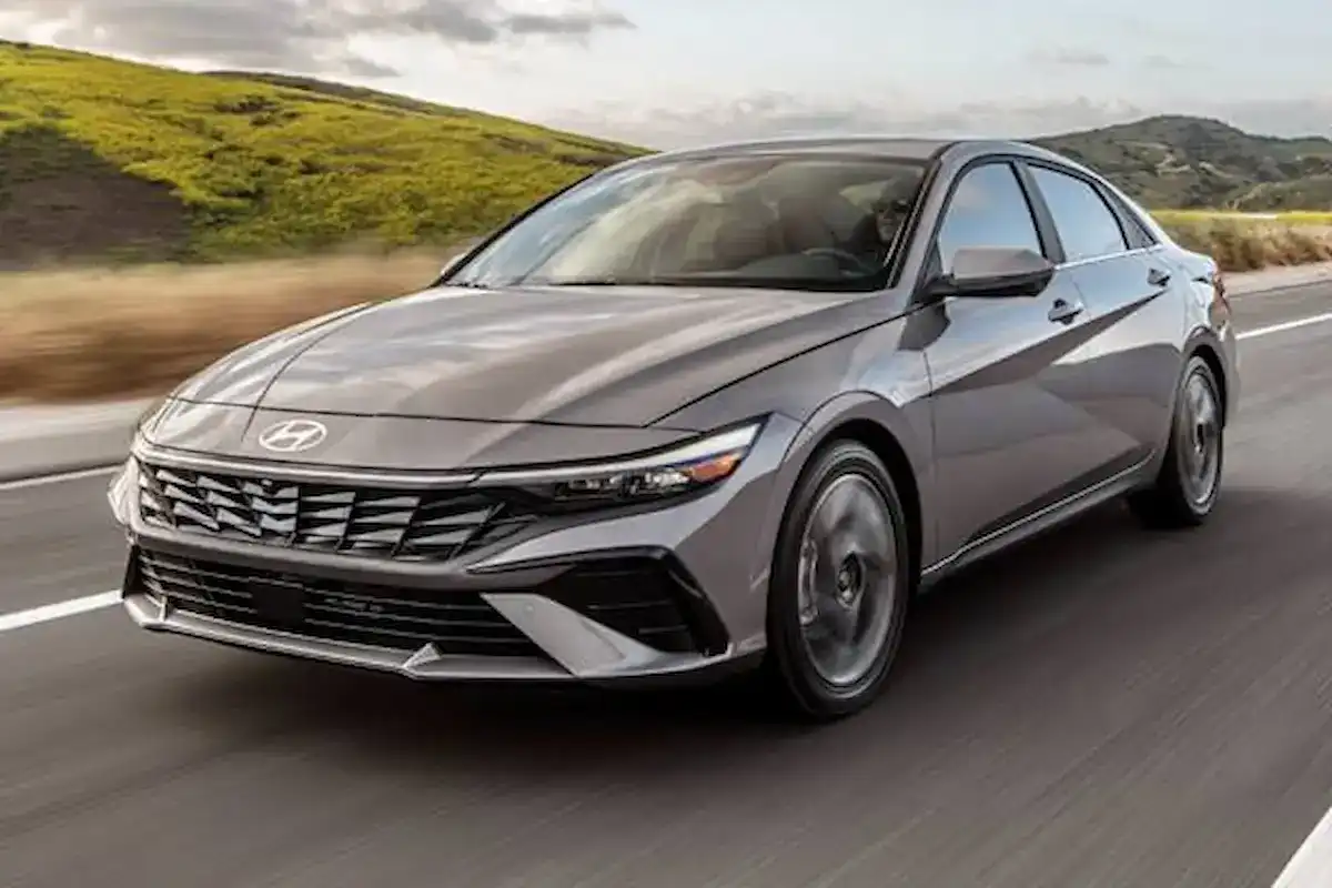 هيونداي إلنترا CN7 2025.. سيارة سيدان تجمع بين الأداء والراحة